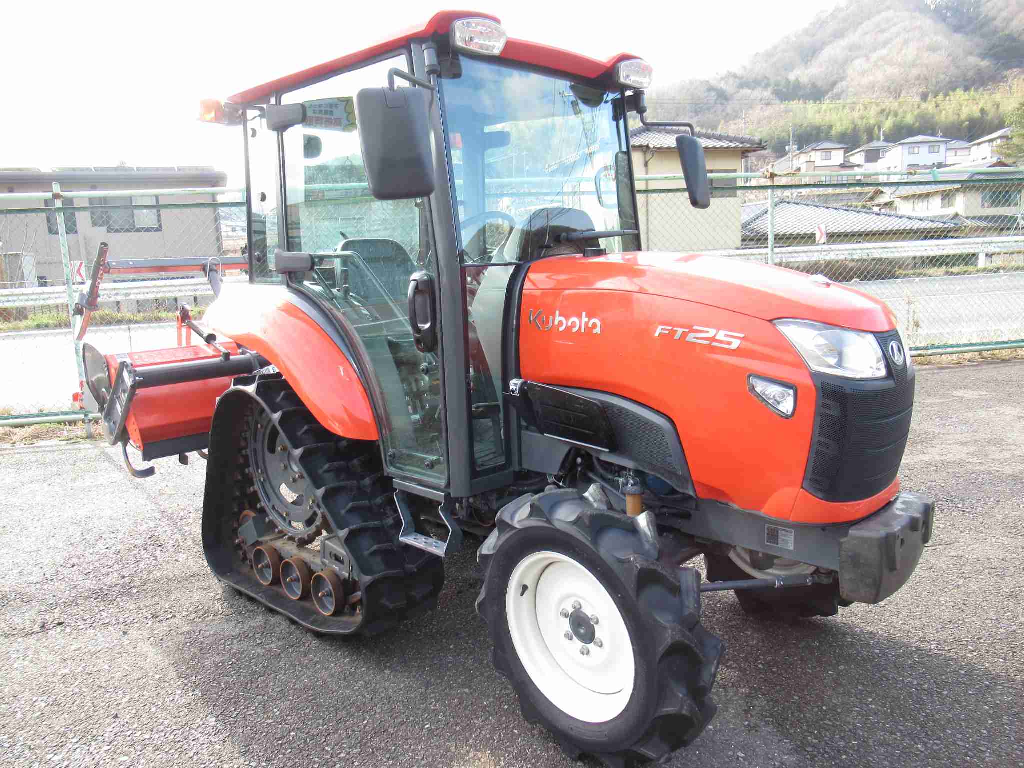 クボタ FT25 588時間、25馬力、キャビン、エアコン付け | トラクター | 商品一覧 | 優良中古農機具を買うなら福治商会！